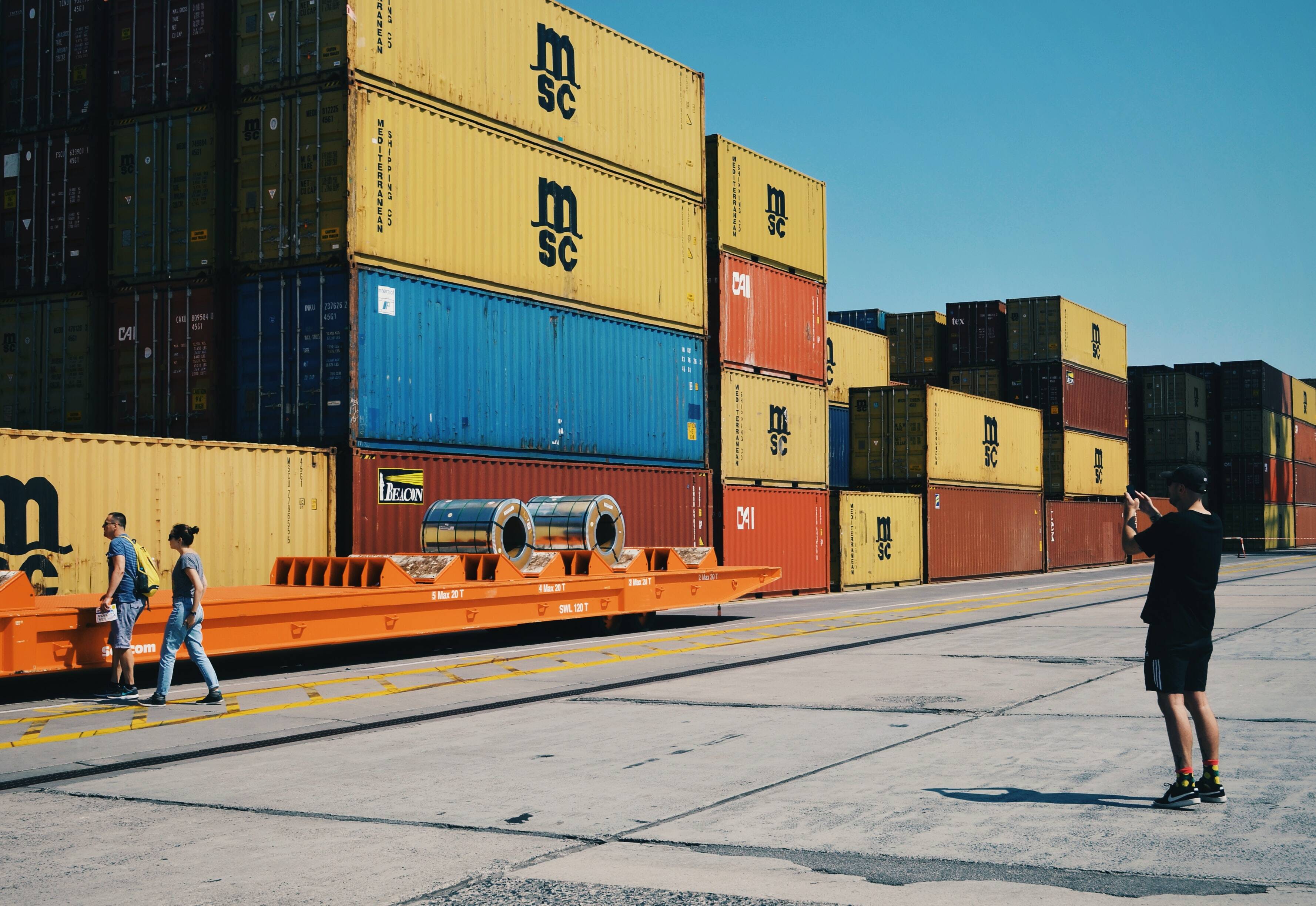 Used vs New Shipping Containers: Which One is Right for You?